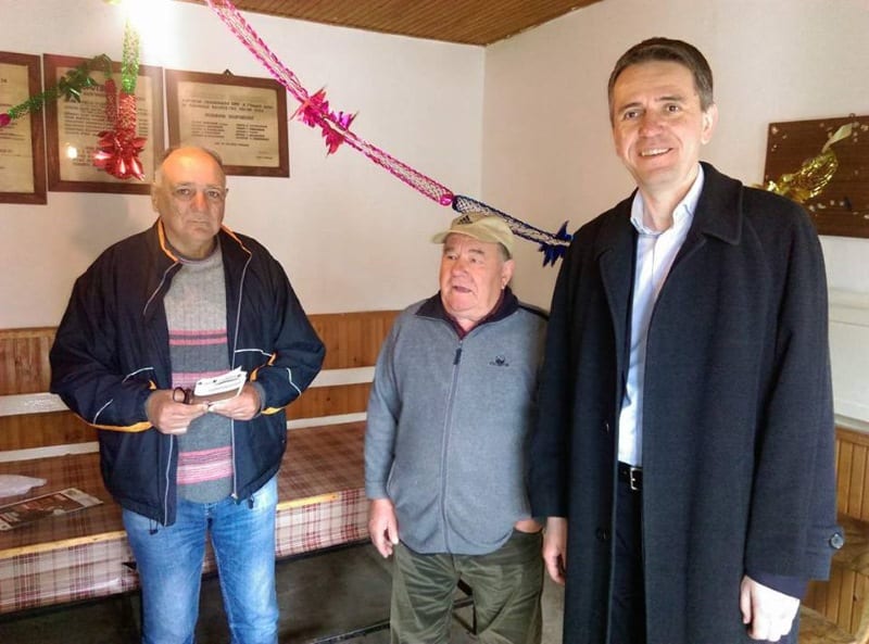 Saša Radulović sa kandidatima za gradske odbornike obišao Veliki Izvor ...