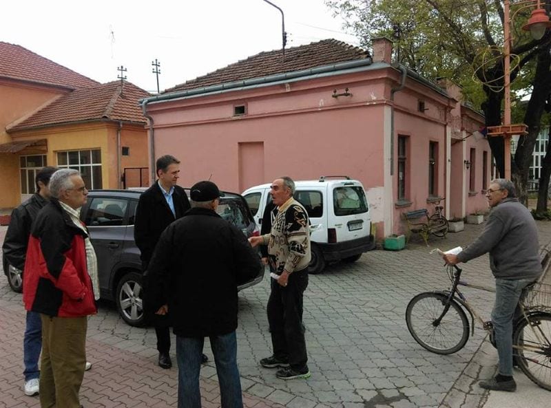 Saša Radulović sa kandidatima za gradske odbornike obišao Veliki Izvor ...